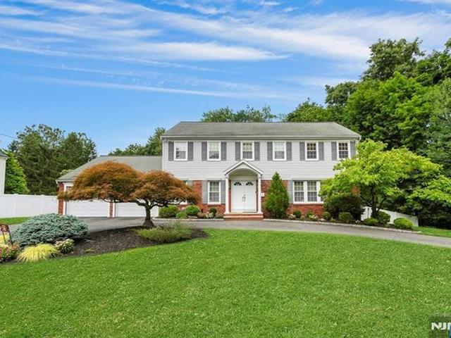 56O Shaughnessy Ln, Closter, NJ 07624