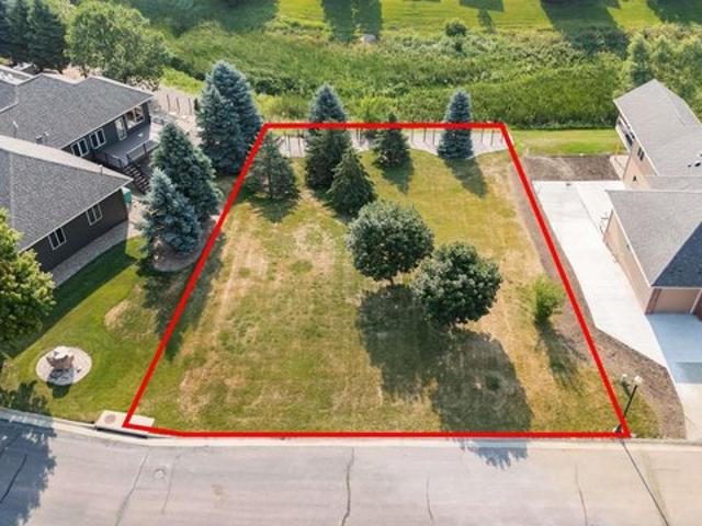 5704 S Lazy Ridge Pl, Sioux Falls, SD 57108