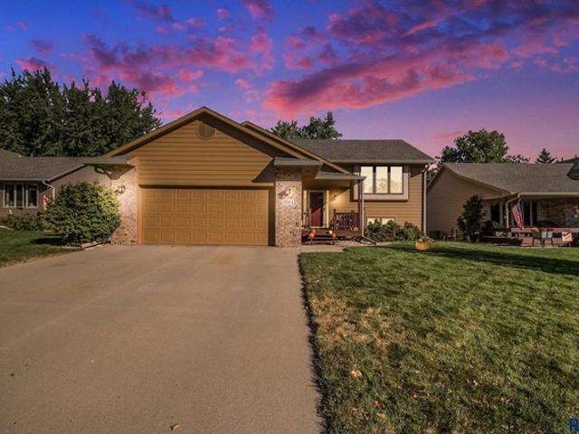 5704 W 52nd St, Sioux Falls, SD 57106