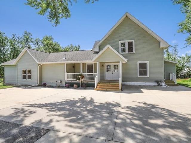 5705 Beverly Rd SW, Cedar Rapids, IA 52404