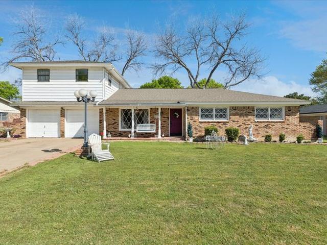 5705 Diamond Oaks Dr N, Haltom City, TX 76117