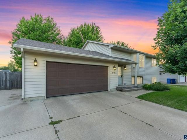 5705 S Southwind Ave, Sioux Falls, SD 57106