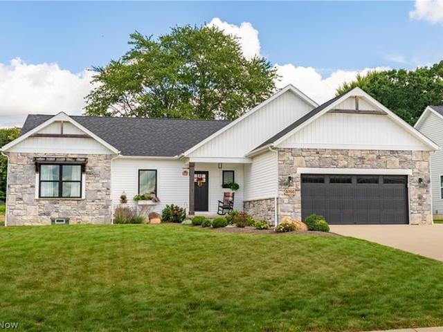 5705 Shadow Ridge Cir NW, North Canton, OH 44720