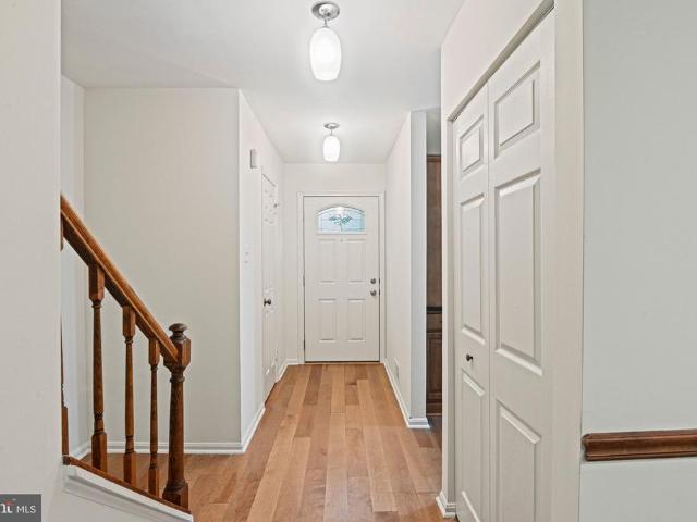 5706 Lakeside Oak Lane