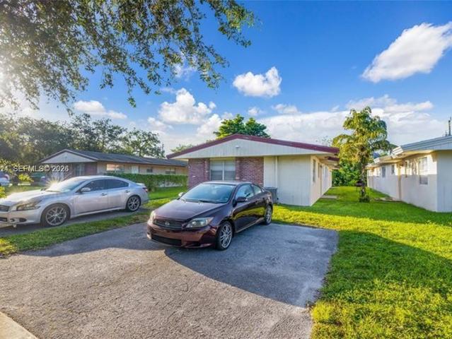 5706 Lincoln St, Hollywood, FL 33021