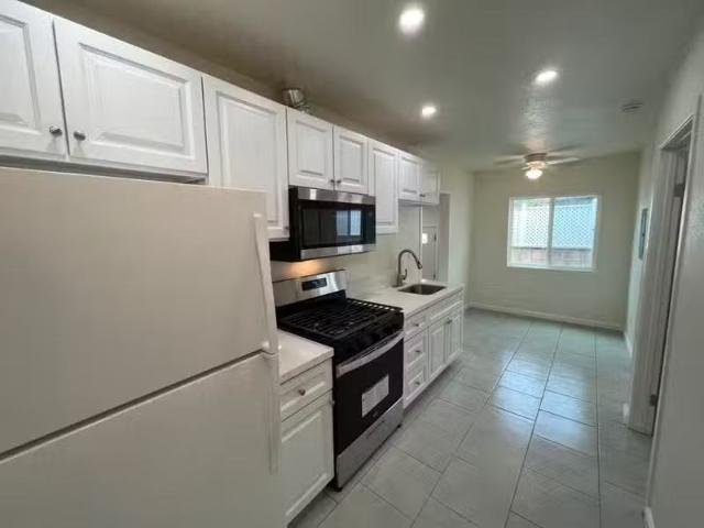 57079394 13082 Del Sur St