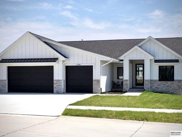 5707 N 209th St, Elkhorn, NE 68022