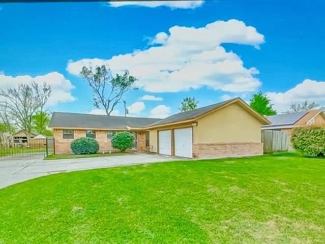 5707 Trafalgar Dr, Houston, TX 77085