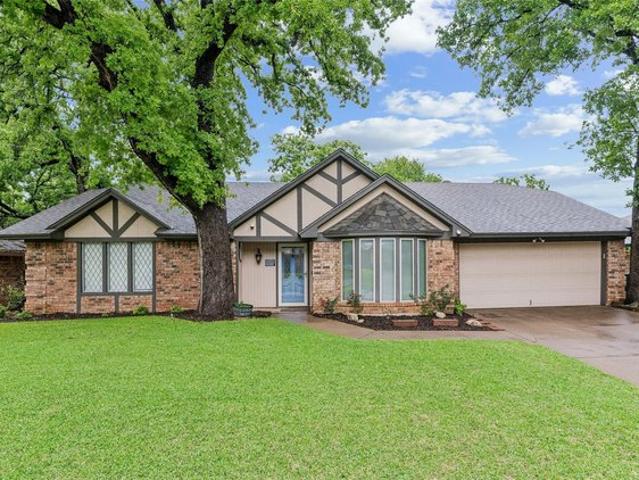 5707 Trail Crest Dr, Arlington, TX 76017