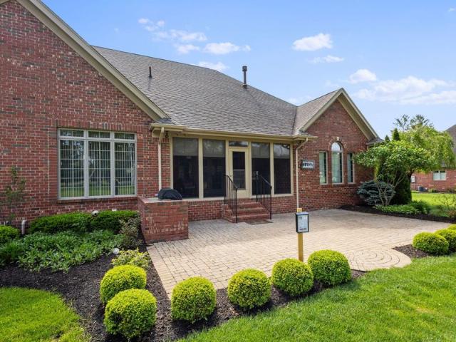 5708 Fountain View Dr, Wheatfield, IN