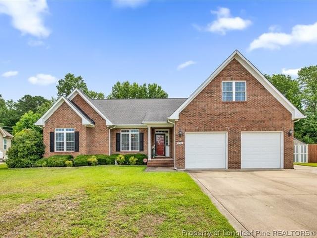 5708 Gentleman Dr, Hope Mills, NC 28348
