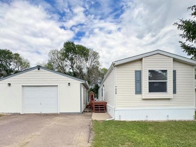 5708 W Thrush Pl, Sioux Falls, SD 57107