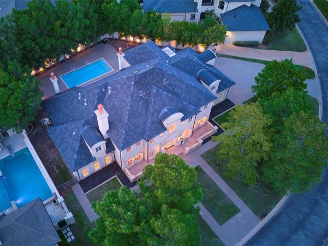 5709 Mistletoe Court