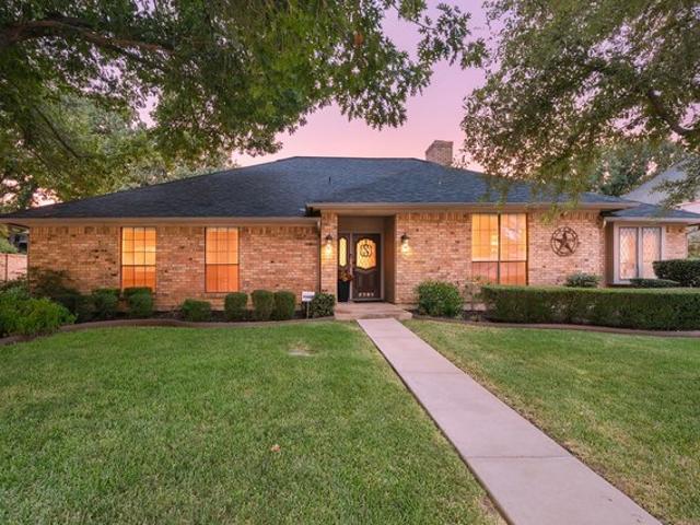 5709 Glacier Lake Dr, Arlington, TX 76013