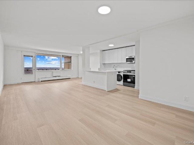 5700 Arlington Avenue, Unit 22G