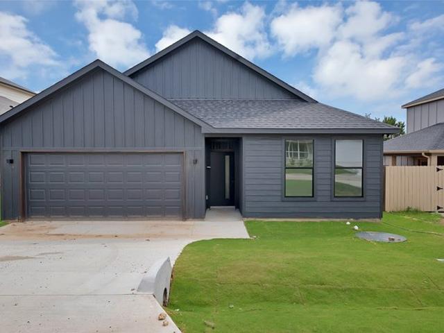 5700 Barkridge Dr, Granbury, TX 76048