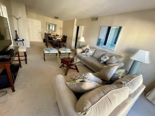 5700 Collins Ave #12D Miami Beach, FL 33140