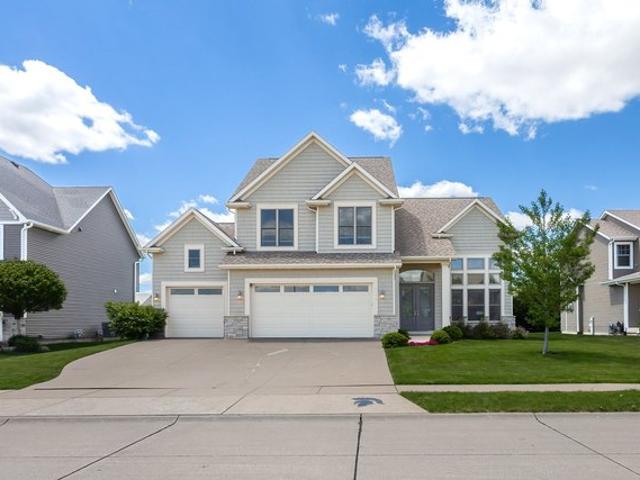 5700 Emily Rd, Bettendorf, IA 52722