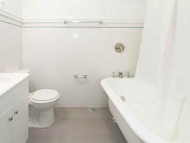 5700 S. Blackstone Avenue 4 Bedroom Apartment for Rent at 5700 S Blackstone Ave, Chicago, IL 60637 Hyde Park