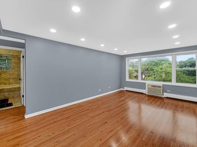 5700 W Montrose Avenue # 3D
