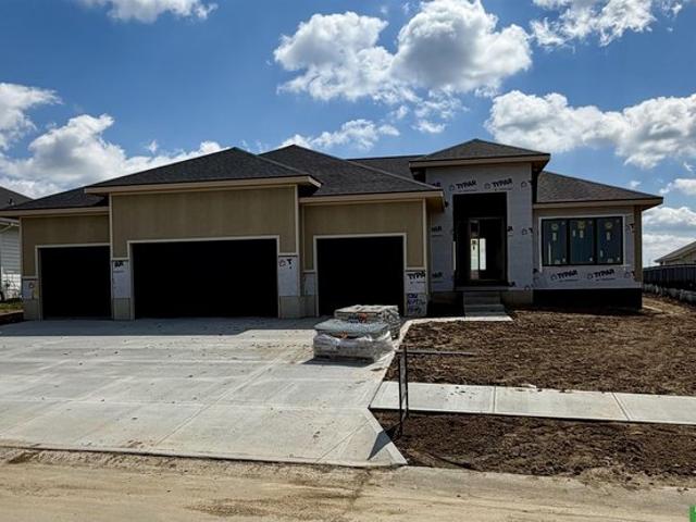 5701 N 197th St, Elkhorn, NE 68022