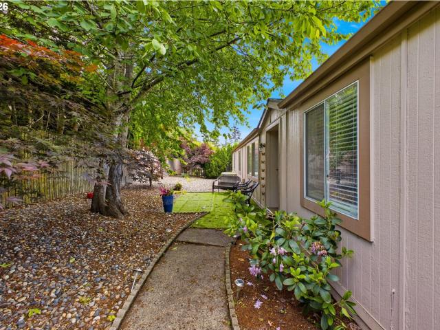 5701 ne st johns rd # 21
