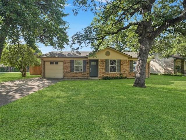 5701 Guildwood Dr, Arlington, TX 76017