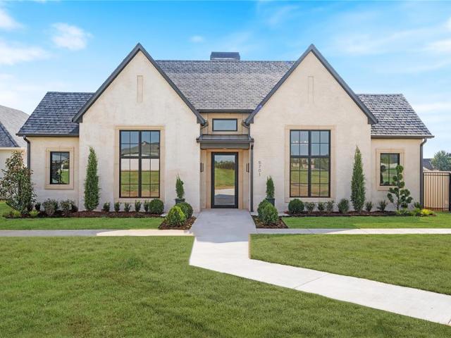 5701 Promenade Square