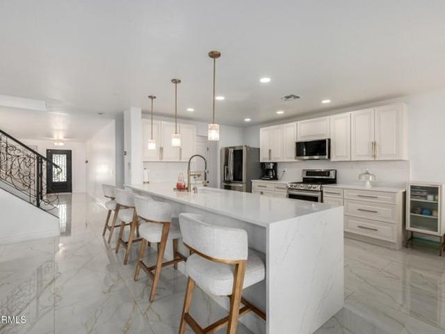 5702 W Windrose Dr, Glendale, AZ 85304