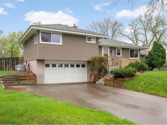 5703 Oakview Ln, Minnetonka, MN 55345