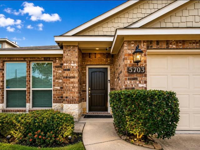 5703 Casa Martin Drive