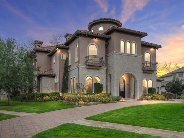 5703 Lakeshore Vista