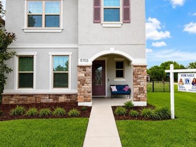 5703 Village Center Dr, Lithia, FL 33547