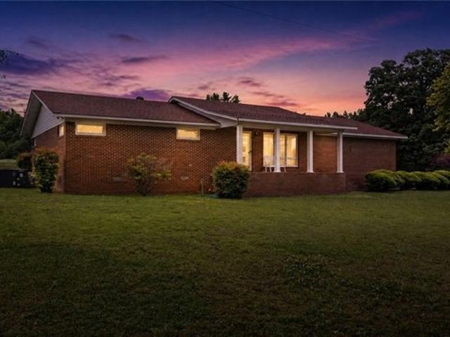 570 13th Ave, Guin, AL 35563