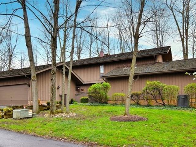 570 21 Russet Woods Ln, Aurora, OH 44202