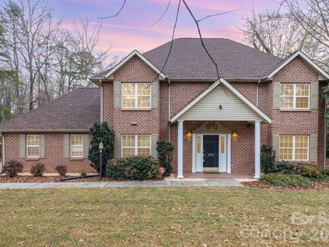 570 29th Avenue Dr NW, Hickory, NC 28601