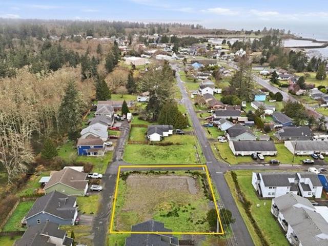 590 7th Ave, Hammond, OR 97121