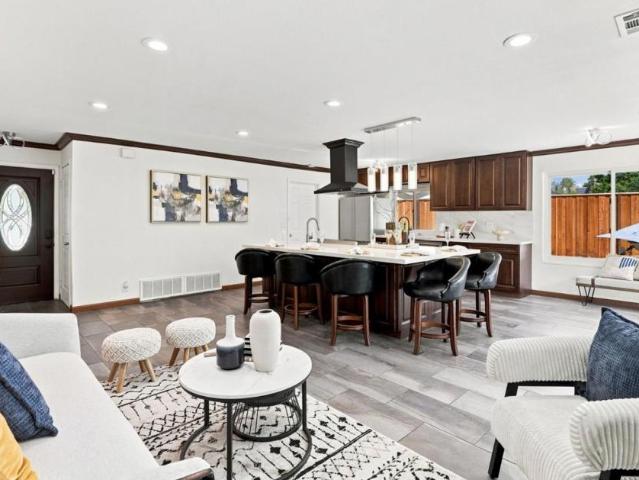 570 Biscayne Court
