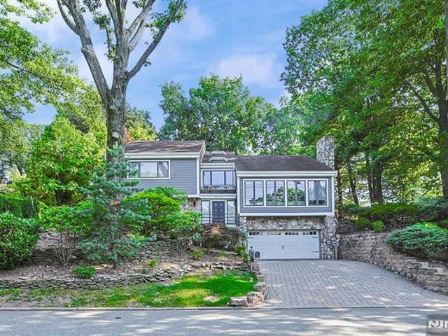 570 Grandview Ter, Leonia, NJ 07605