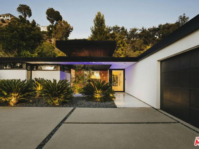 570 Evelyn Place