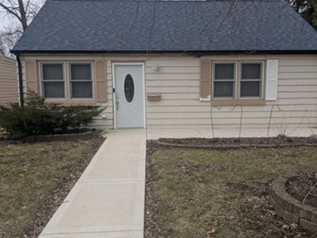 570 Farnum Ave, Aurora, IL 60505