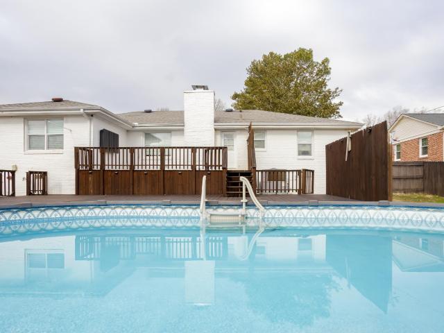 570 Hazelwood Dr