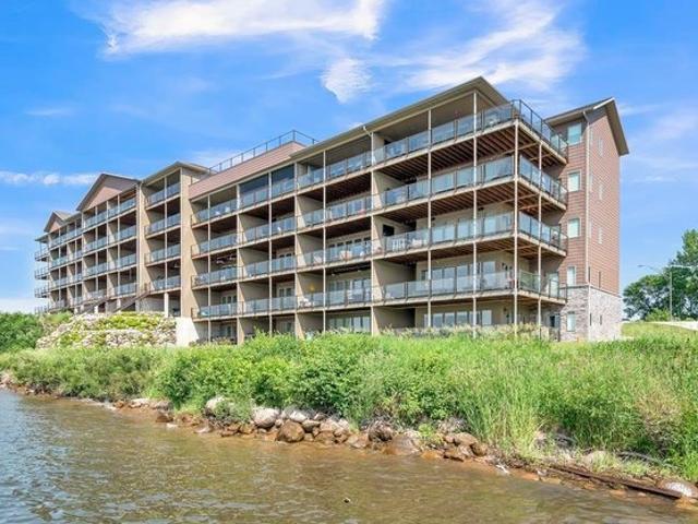 570 Linden Dr, Arnolds Park, IA 51331