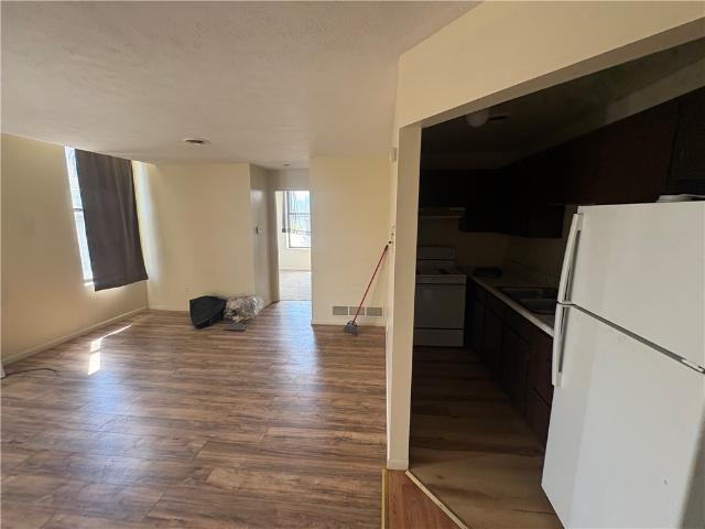 570 Miller Ave 6