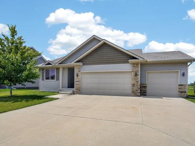 570 NE Badger Ln, Waukee, IA 50263