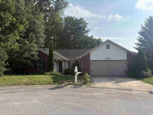 570 S Cobblestone Ct, Bloomington, IN 47403