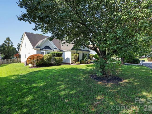 570 Surry Trace Circle NW