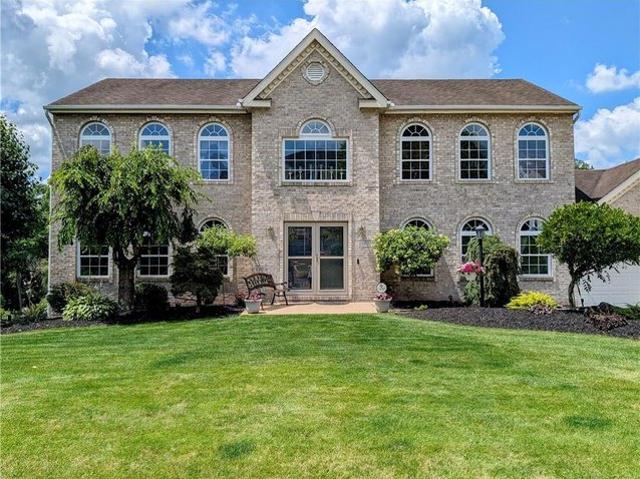 570 Peregrine Dr, Irwin, PA 15642