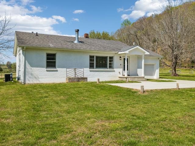 570 Piney Rd W