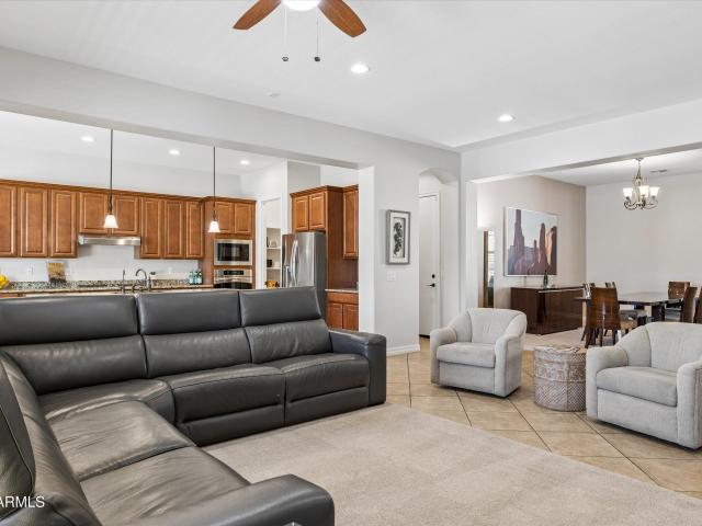 570 W Yellowstone Way